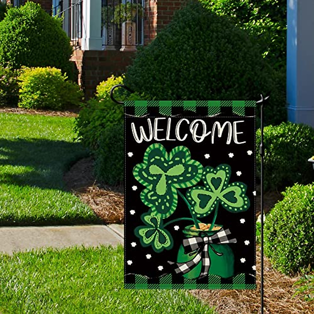 CMEGKE St Patrick's Day Garden Flag, St Patrick's Day Green Shamrocks Welcome Garden Flag, Spring Summer Garden Flag Rustic Vertical Double Sided Burlap ST Patricks Day Party Holiday Farmhouse Yard Home Outside Decor 12.5 x 18 In