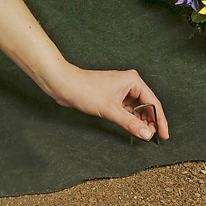 Easy Gardener Fabric & Garden Staples Commercial Grade Attaches Landscape Fabric and Turf to Soil (4.5 inches x 1 inch) 11 Gauge Reusable Garden Staple, 20 Pack