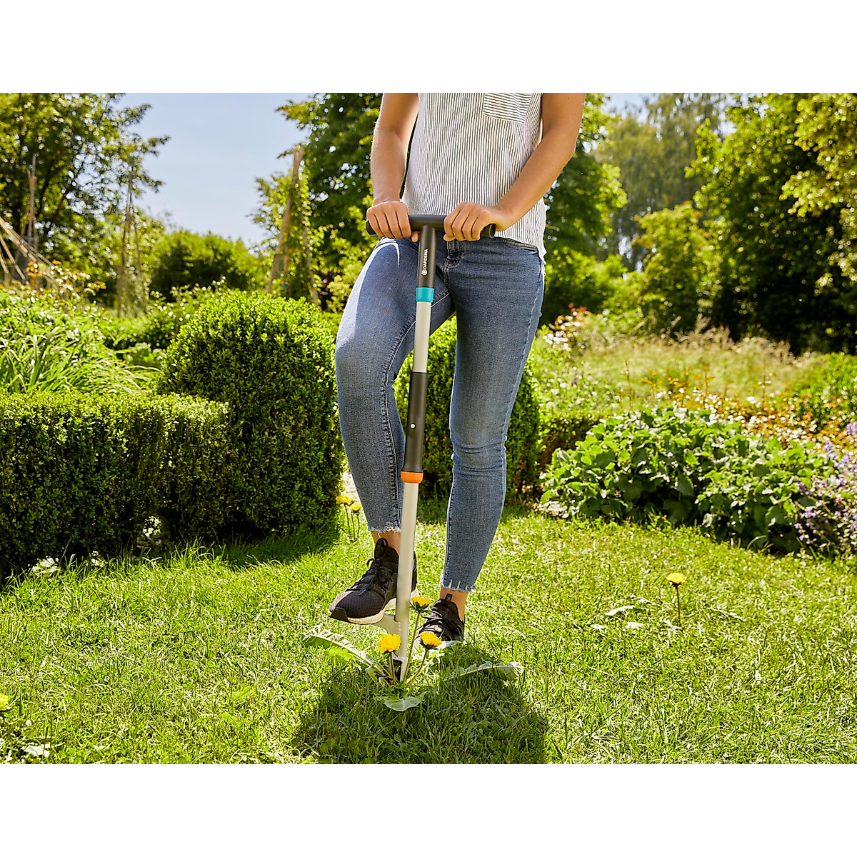 Gardena (03518-20 Weed Puller Tool, Stand Up Weeding Made Easy, Patented Blades Heavy Duty Weed Removal a Breeze, Built-in Weed Ejector, Long Handle for Outdoor Use.