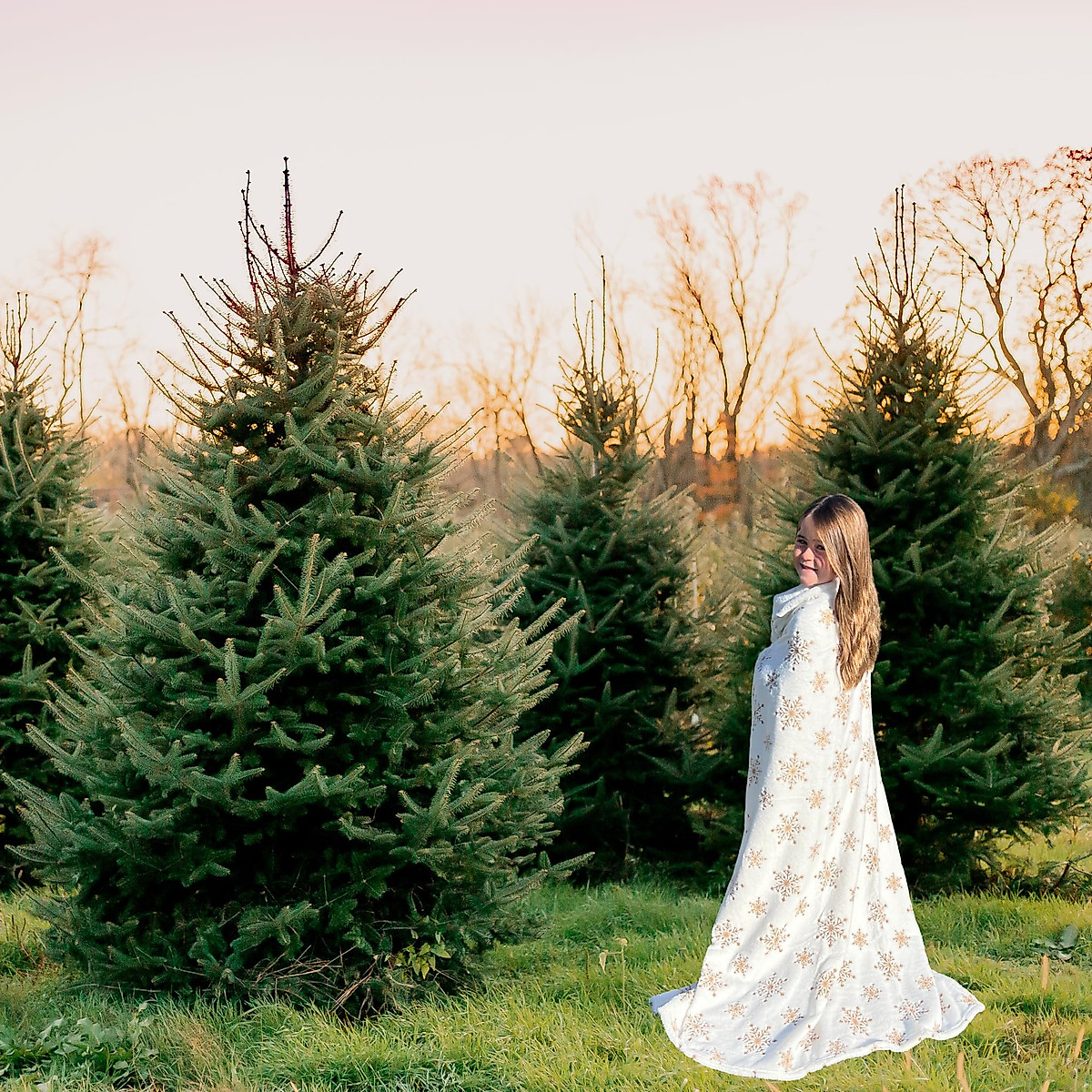 Serafina Home Christmas Holiday Throw Blanket: Velvelty Soft, Durable Fleece Accent for Bed or Couch (Golden Snowflakes, 50 x 60 inches)