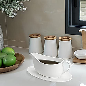 Gravy Boat, 17 Oz Gravy Boat with Saucer Gravy Bowl for Gravy Salad Spout Milk 1 PC