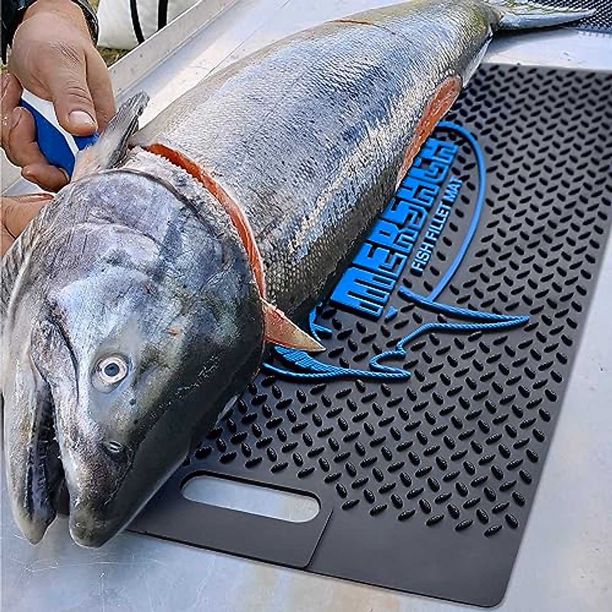 Mershca Fish Fillet Mat with Storage Bag, Portable Fish Cleaning & Cutting Board Grips Fish for Easy Filleting, Fish Mat for Scaling Fish, 14"x24"