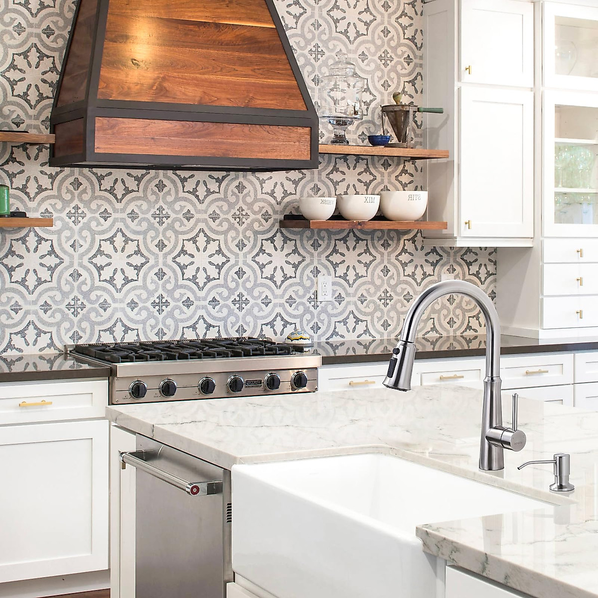 WOWOW Kitchen Faucet with Sprayer,Brushed Nickel Single Handle High Arc Stainless Steel Kitchen Faucet Tap with Pull Down Sprayer for 2 or 4 Hole,Pull Out Kitchen Faucet with Deck Plate & 3 Functions