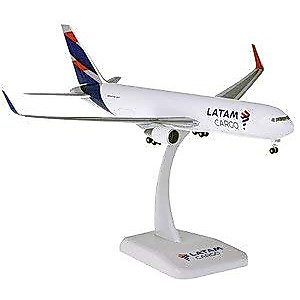 Daron Hogan LATAM Cargo 767-300F 1/200 W/Gear