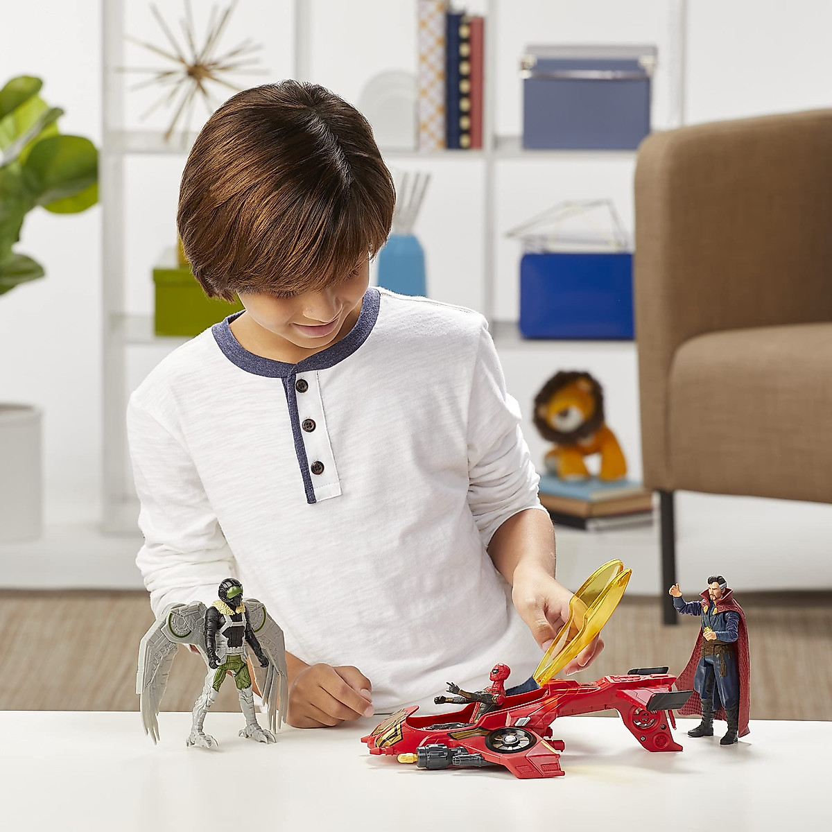 Spider-Man Marvel: Spider Escape Jet, with 3 Action Figures in 6-Inch Scale, Including Spider-Man and Marvel's Vulture, 4 Projectiles, Ages 4 and Up