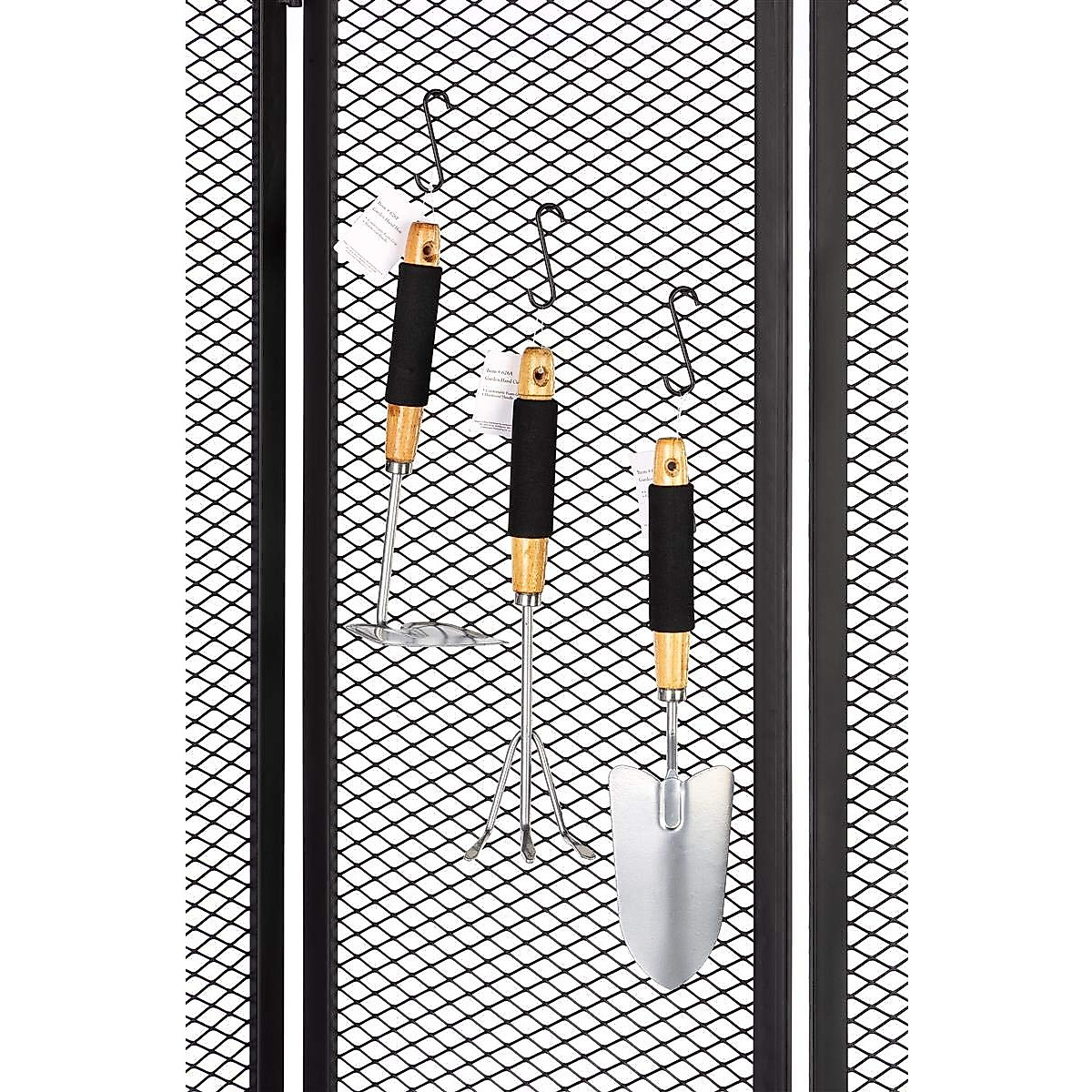 Displays2go Metal Mesh Display Screen, Three Panels, 45" W x 72" H, Iron Mesh Retail - Black (SMMMFSD)