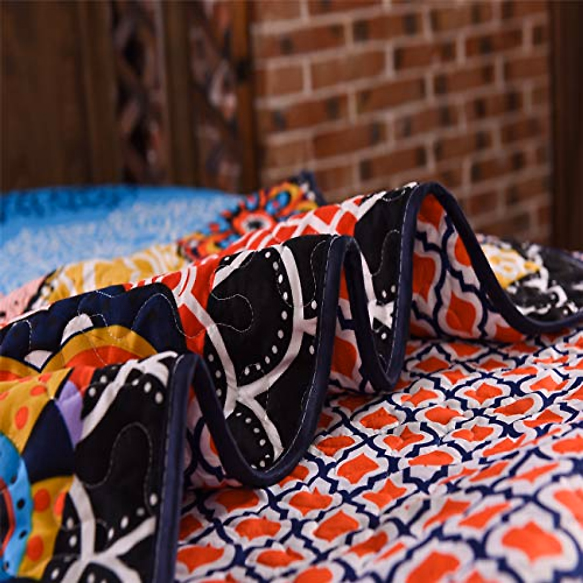 LAMEJOR Quilt Set Queen Size Boho 3-Piece Bedspread Coverlet Set Lightweight Mandala Pattern Reversible Microfiber Multicolor