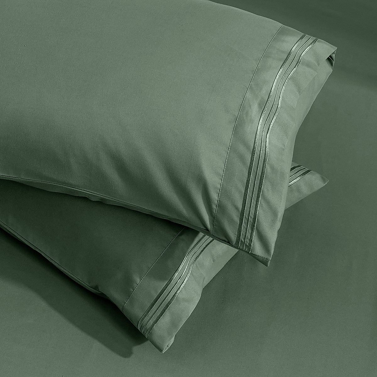 Aormenzy Microfiber Pillow Cases - Standard Size Set of 4-1800 Thread Count Ultra Soft Green Pillowcases - Wrinkle Resistant Pillow Covers with Envelope Closure - 20" x 26"