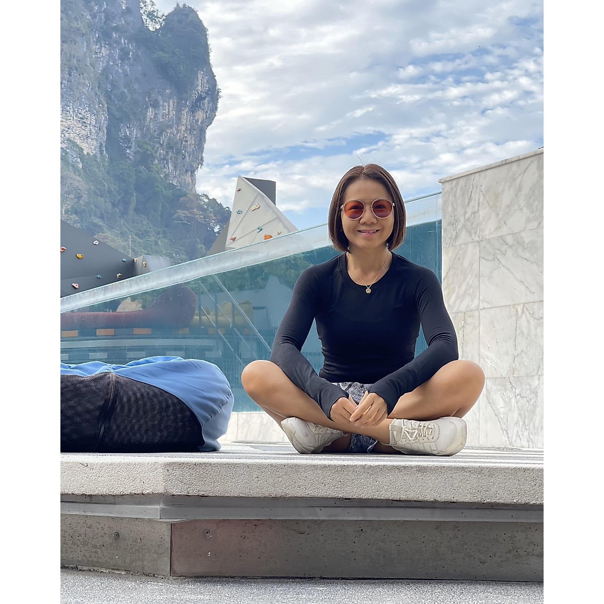 Stelle Womens Breathable Seamless Shirt with Thumb Holes for Yoga Sports Running Workout Athletic Slim Fit, Black, Large, Long Sleeve