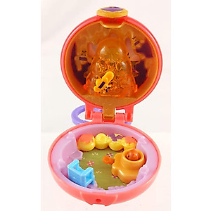 Polly Pocket Beekeeper Compact with Removable Beehive, Surprise Reveals, Photo Customization, Micro Doll with 5 Movable Joints, Great Gift for Ages 4 Years Old & Up