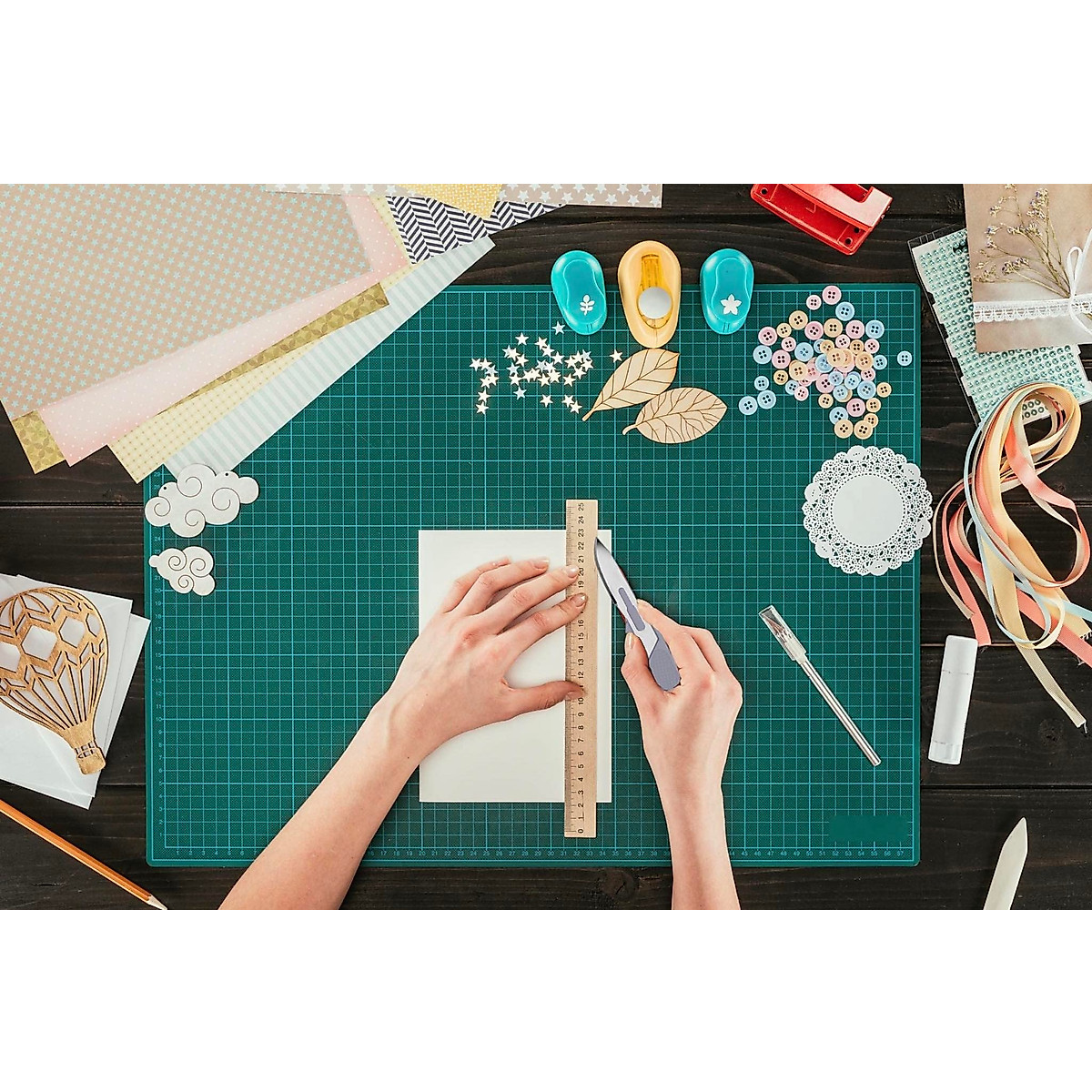 MyMed Disposable Mini #10 Scalpel Dermablade | Mini Box Cutter #10 Sharp Carbon-Steel #10 Scalpel Blades | Pack of 25 for Dermaplaning, Podiatry, Opening Boxes and Mail, Crafts & More