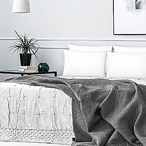 YIYEA 100% Brushed Microfiber Pillow Cases Standard Size Set of 4, 1800TC Super Soft Bed Pillowcases with Envelope Closure, Wrinkle, Fade and Stain Resistant, 20x26 Inches (Standard, White)