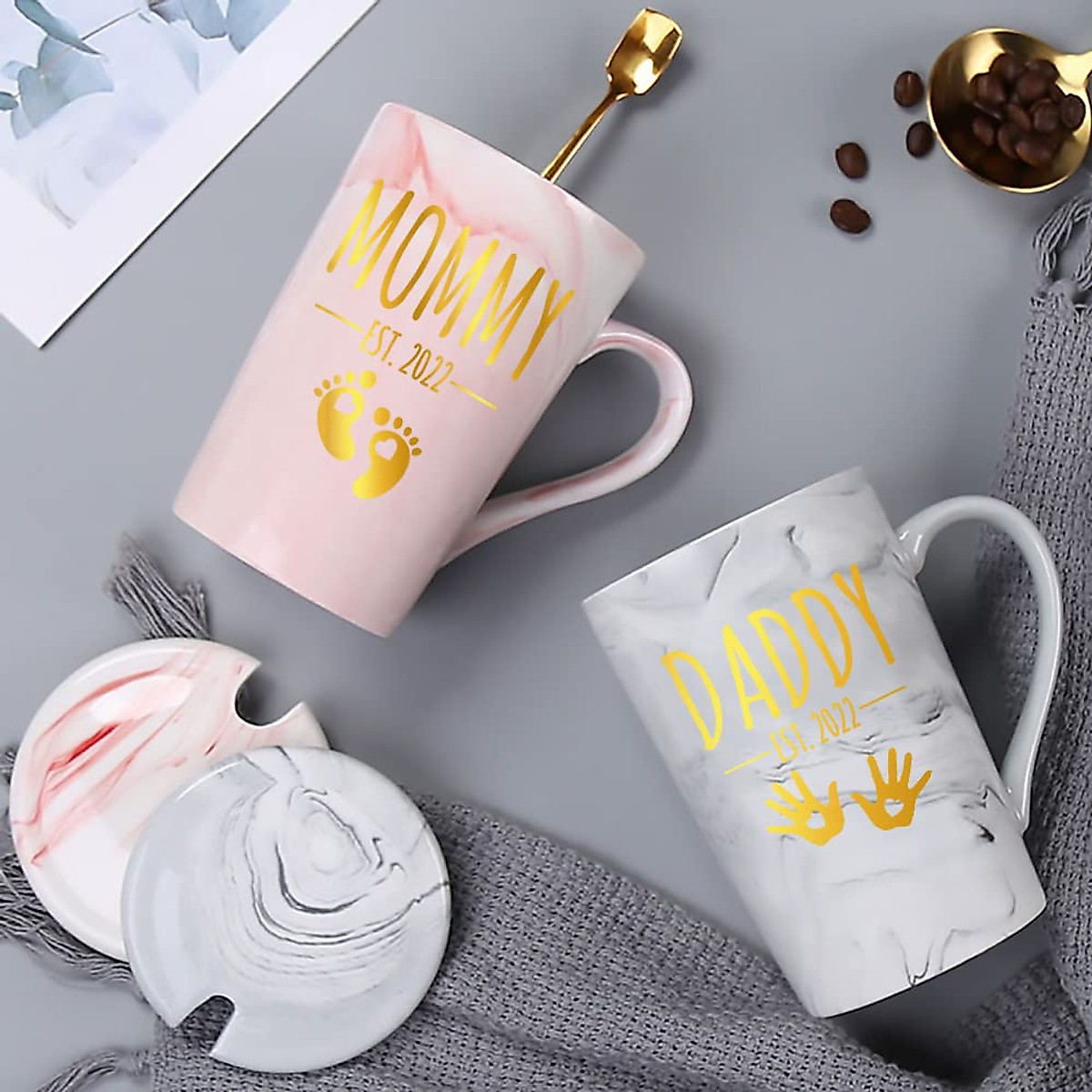 LOZACHE Mom Dad Est. 2022 Coffee Mugs With Lid Spoon, New Parents Gifts for Mother Father Birthday Christmas Day, Couple Set Gifts for Mommy Daddy First Time (Pink & Grey 2022)