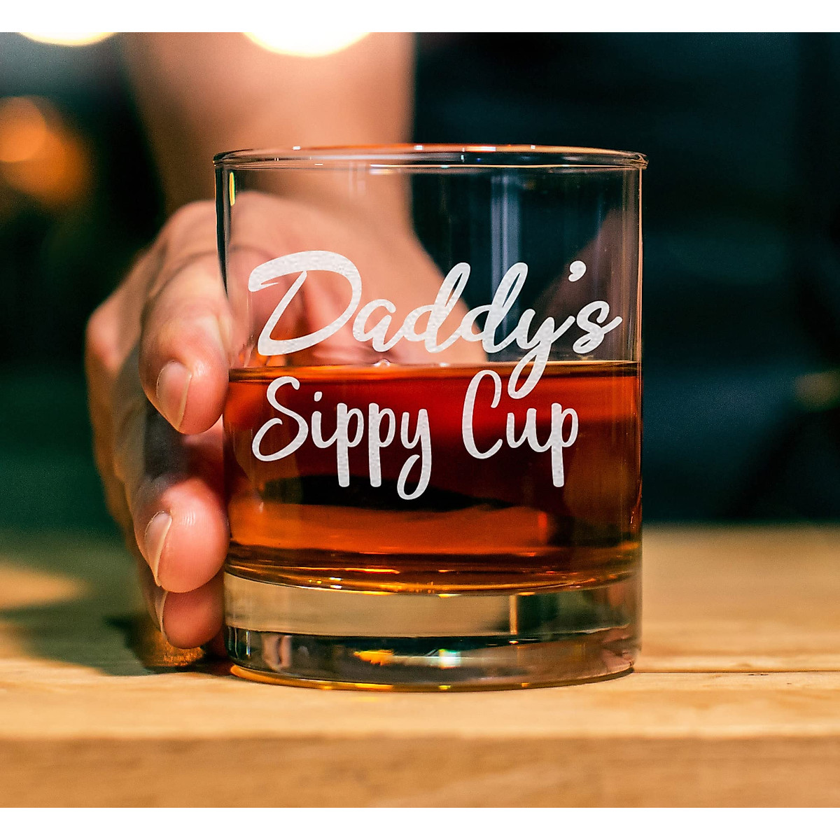 CARVELITA Daddy's Sippy Cup Whiskey Glass - First Time Dad Gifts - 11oz Engraved Old Fashioned Bourbon Rocks Glass - Gifts For New Dad - Dad To Be Gifts - Happy Birthday Daddy - New Dad Gifts For Men