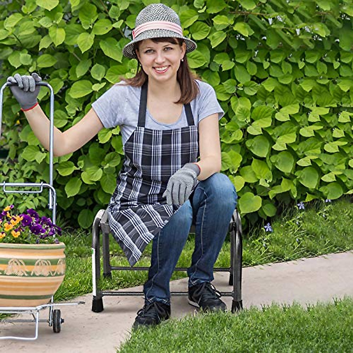 Giantex Step Stool with Handle, Medical Step Stool w/ Handle and Non Skid Rubber Platform, 330 Lbs Load Capacity Heavy Duty Safety Step for Old People, Elderly Adults