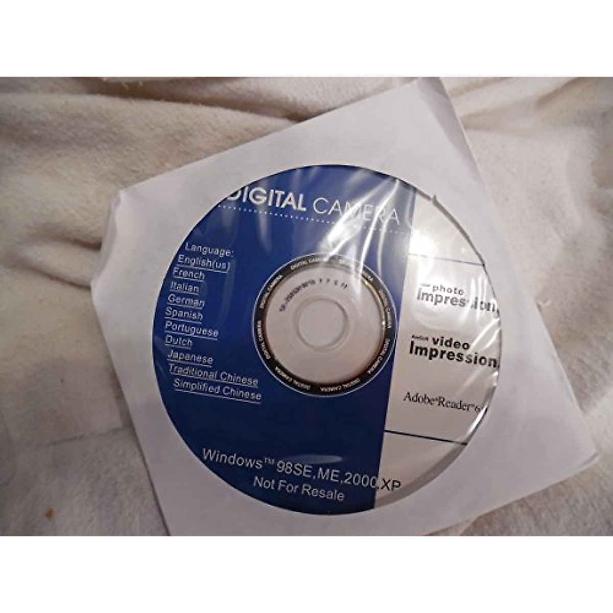 Ed's Variety Store Vintage Digital Camera 300k Pixels with Software and USB Cable