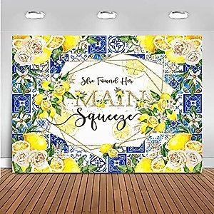 Mocsicka She Found Her Main Squeeze Bridal Shower Backdrop, Citrus Lemon Bridal Shower Party Decorations, Lemonade Bachelorette Party Banner, Boho Floral Lemon Bride Background (7x5ft (82x60 inch))