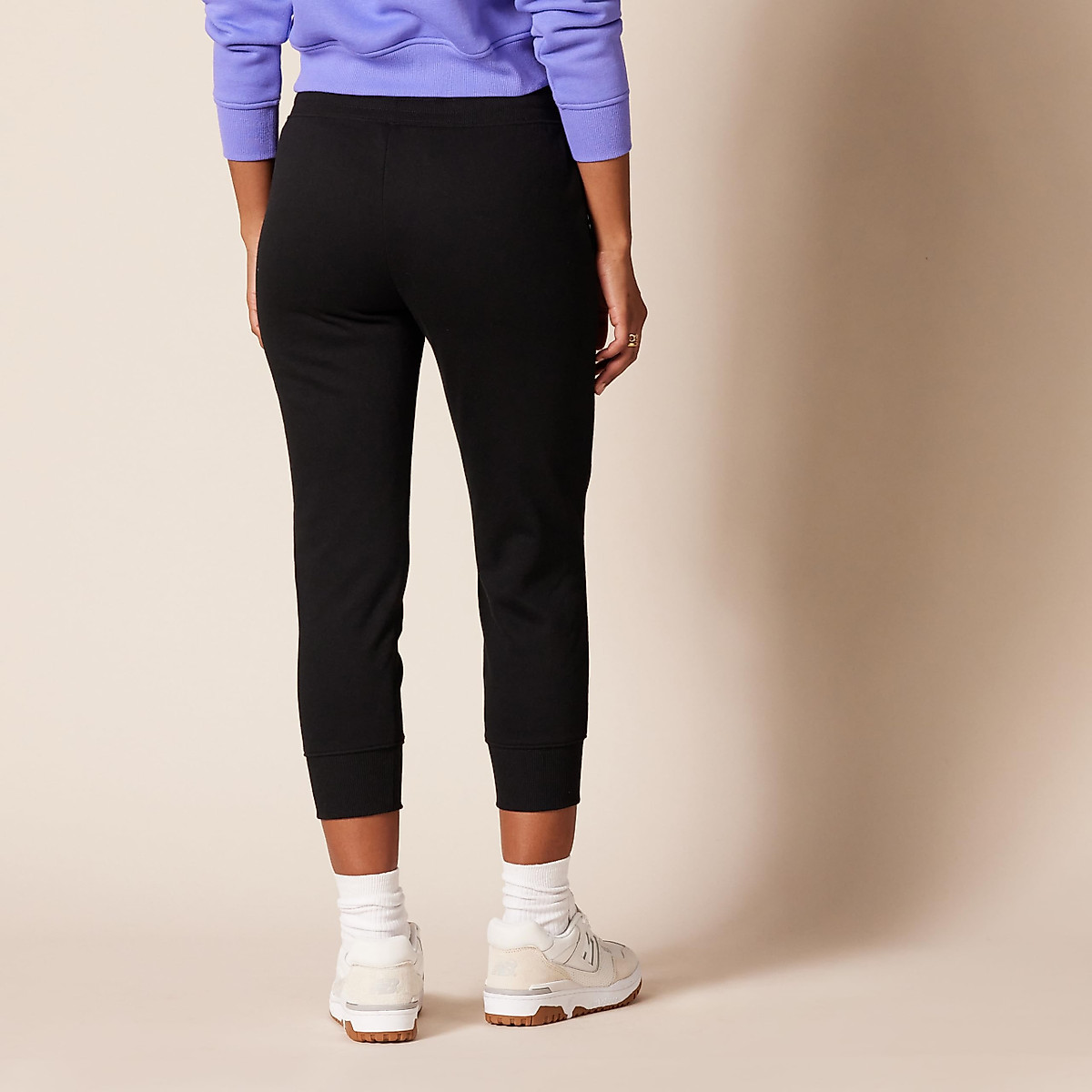 Amazon Essentials Women's Fleece Capri Jogger Sweatpant (Available in Plus Size), Black, X-Large