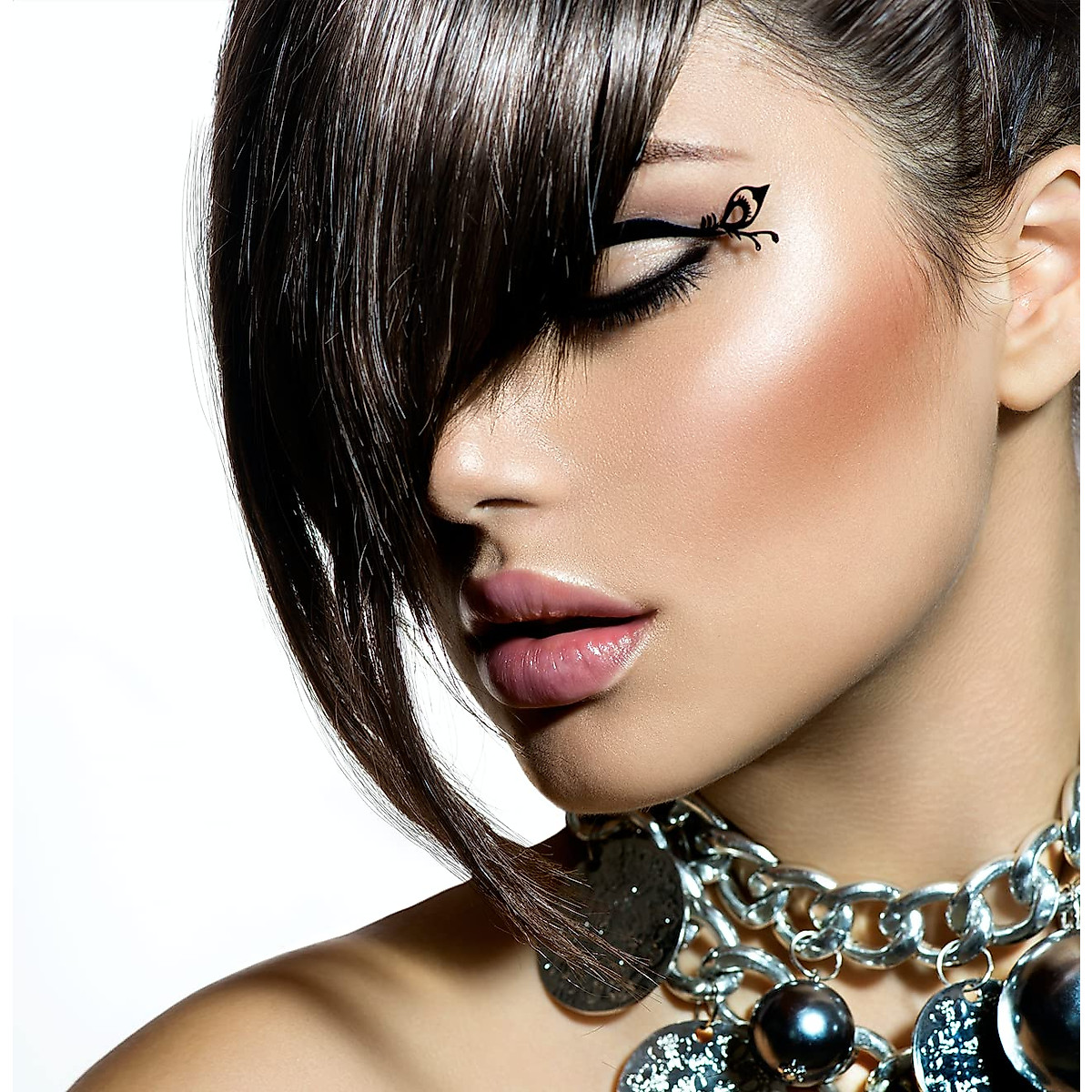 MAVEUP Eyeliner. Make Your Eyes Mesmerizing. Smokey Eyes Vibe. Makes You More Confident. Brilliant Makeup Finish. Satin and Silky Smooth Tip. Classic. Showtime Black.