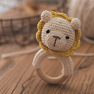 Youuys Wooden Baby Rattle Toys, Easter Rattle for Baby Crochet Lion Rattle Toy Natural Wood, Shaker Rattle for Hand Grips, Boy Girl First Rattle Gift, Newborn Gifts (Lion)