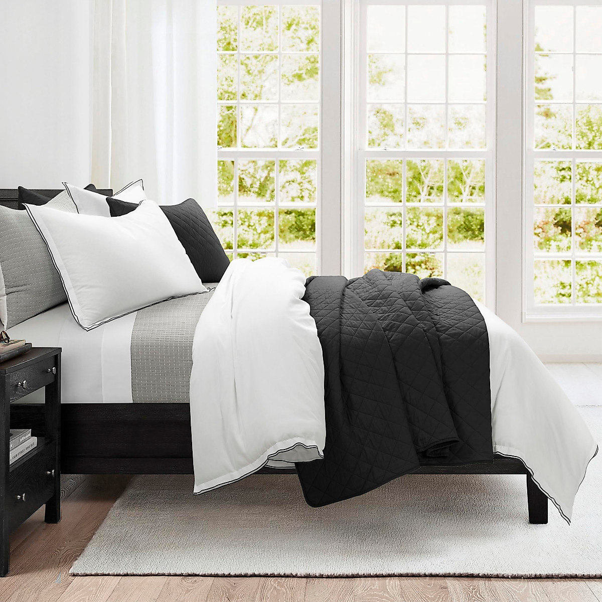 Lush Decor Hampton Double Flange Embroidered Contrast Edge Cotton Duvet Cover Set, 3 Piece Set, Full/Queen, White & Black - Hotel Bedding Set - Black Trim - White Duvet Cover - Minimalist Decor