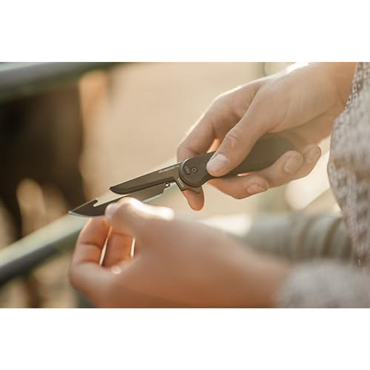 OUTDOOR EDGE RAZOR VX3 | Replaceable Blade EDC Flipper Folding Pocket Knife | 3" Blade, Ball Bearings, Black G-10 Stainless Steel Handle, Reversible Pocket Clip | Outdoor, Camping, Survival, Utility