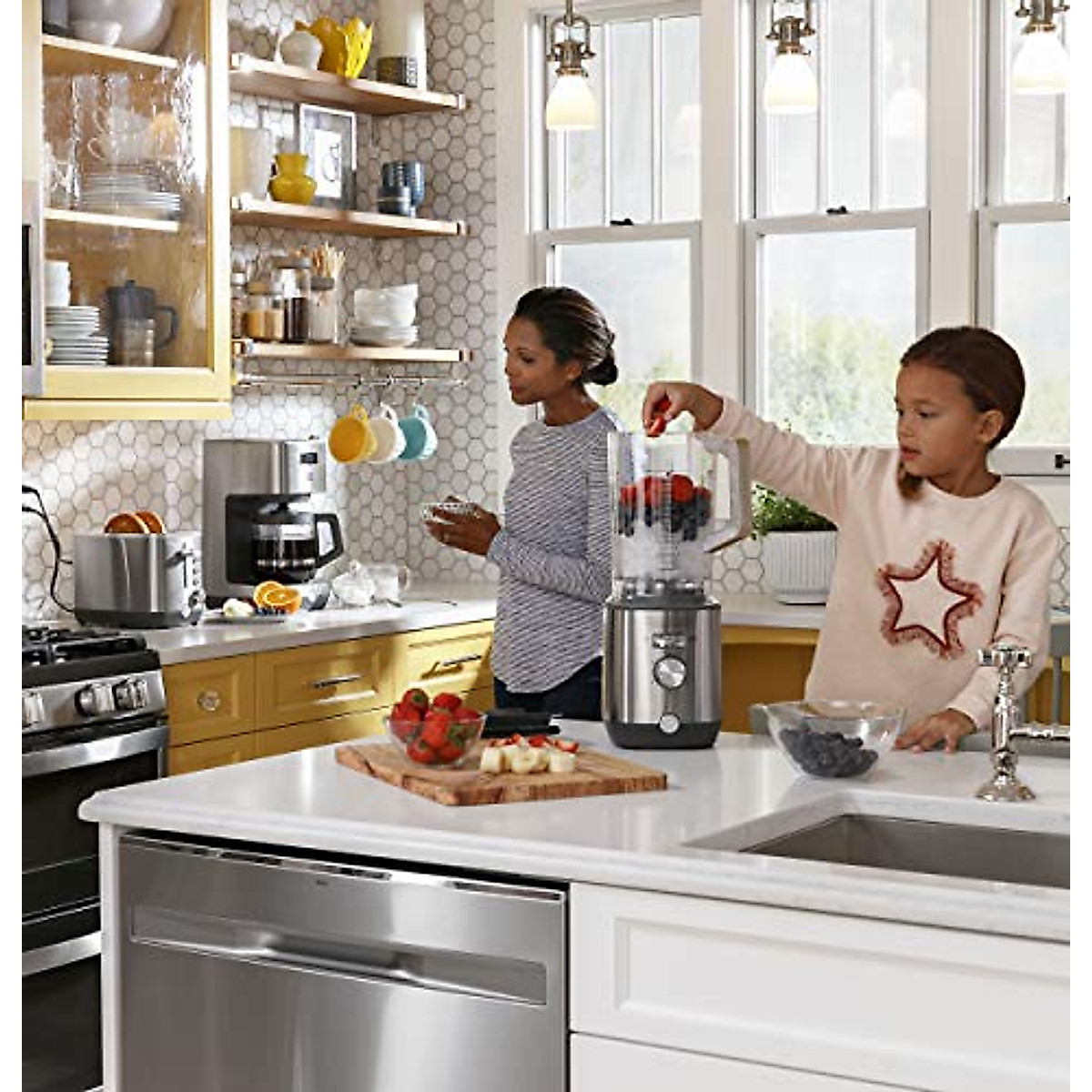 GE Blender | 5-Speed + Pulsing Option | Kitchen Essentials Blender for Shakes, Smoothies & More | Large 64 oz Tritan Jar, 7-9 Servings per Batch | Stainless Steel Blades & Exterior Finish | 1000 Watts