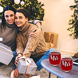 Futtumy 17 Oz Mrs and Mrs Wine Glass Set of 2, Lesbian Gifts, Engagement Gifts for Couples, Gifts for Newly Engaged Couples Her Wife Girlfriend, Lesbian Gifts for Birthday Anniversary Valentine's Day