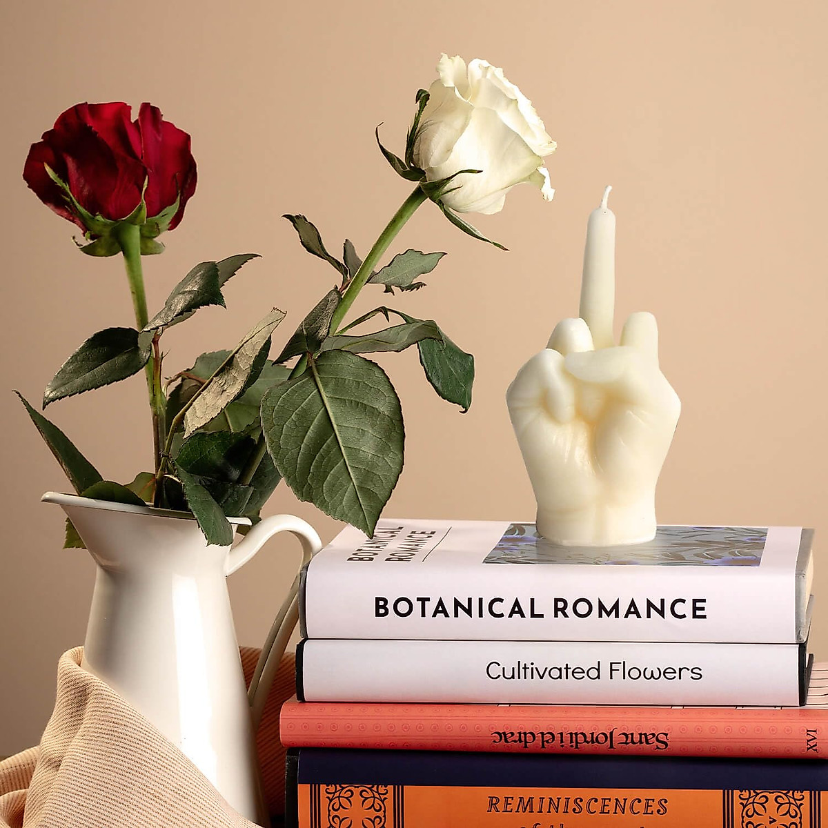 NIMONA Middle Finger Scented Candle, 2 Pcs Apartment Home Decor Aesthetic Soy Wax Hand Gesture Cute Candles, Desk Sculpture Decorations Gift for House, Bedroom and Home Room.