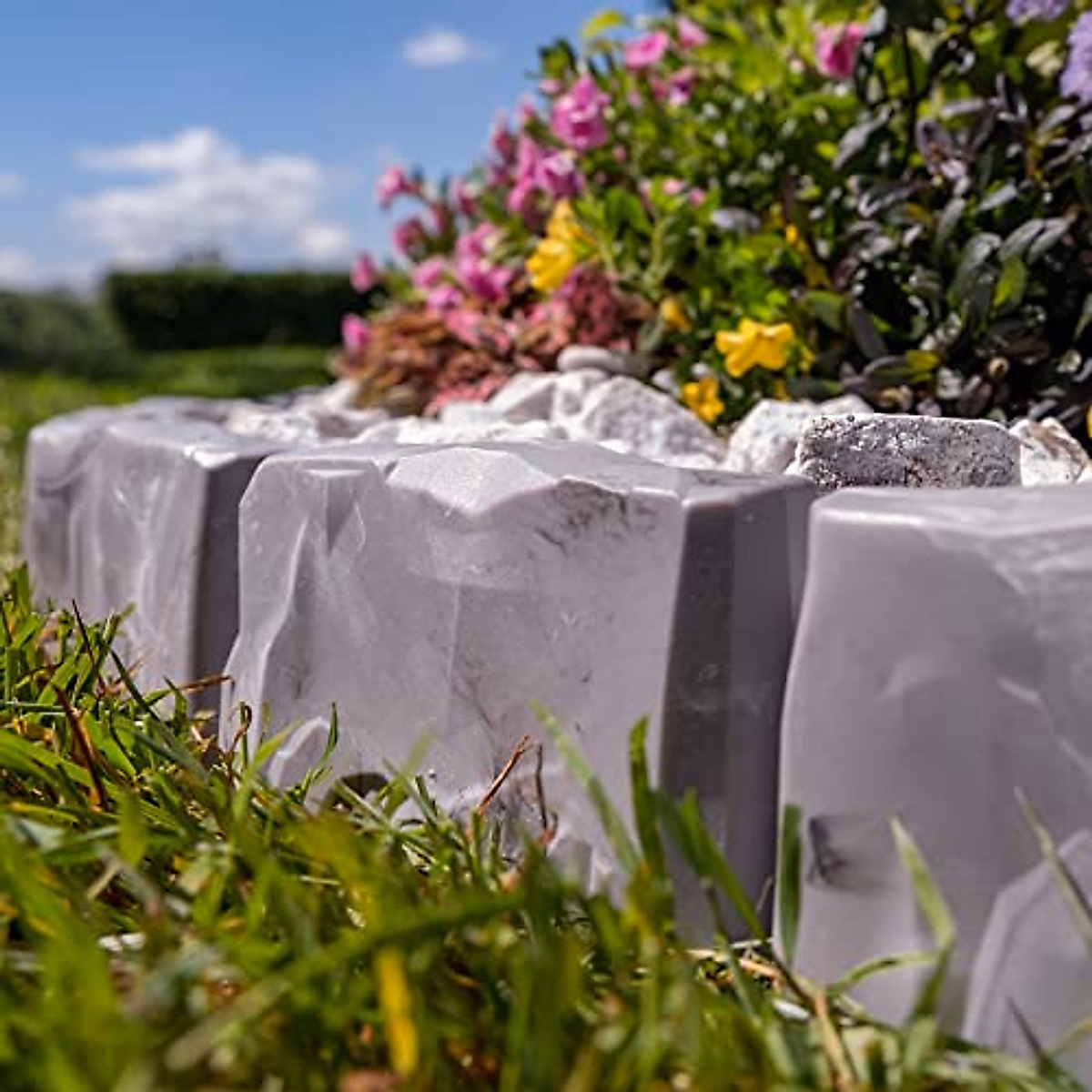 EasyFlex No-Dig Landscape Edging with Anchoring Spikes, 2.7 in Tall Decorative Stone-Look Garden Border, 15 Foot Kit, Slate Gray