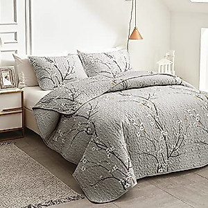 UOZZI BEDDING California King Reversible Quilt Set Oversized 102x114 Gray Branch Floral Soft Microfiber Lightweight Coverlet Bedspread Summer Comforter Set Bed Cover for All Season (1 Quilt+ 2 Shams)