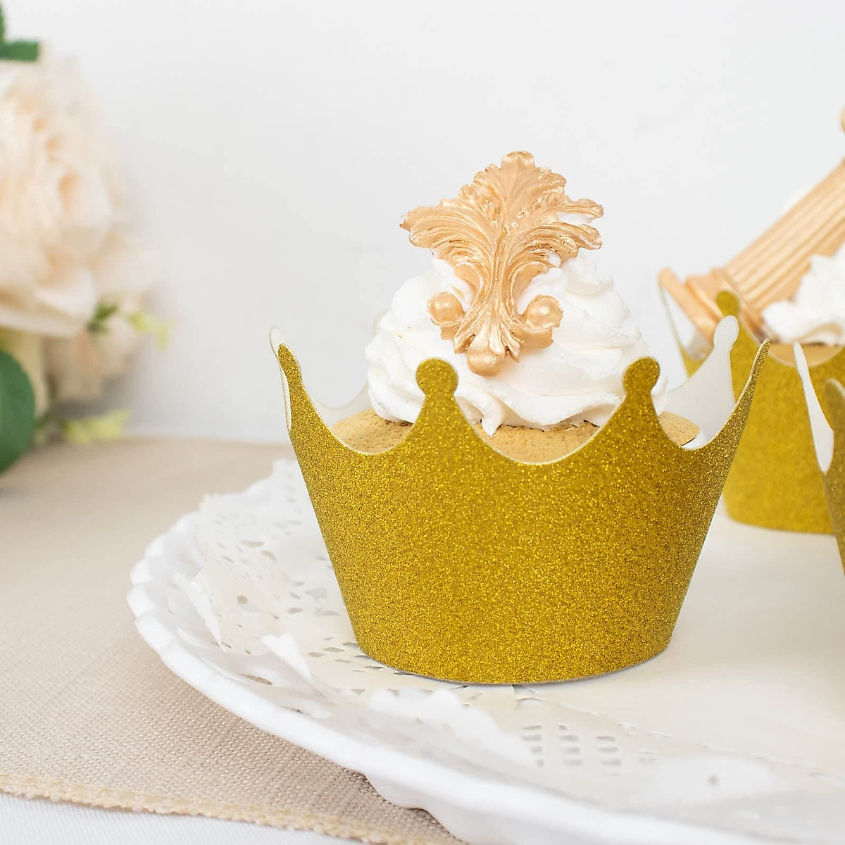 TABLECLOTHSFACTORY 25 Pack | Gold Glitter Crown Paper Cupcake Wrappers, Muffin Paper Cup Liners