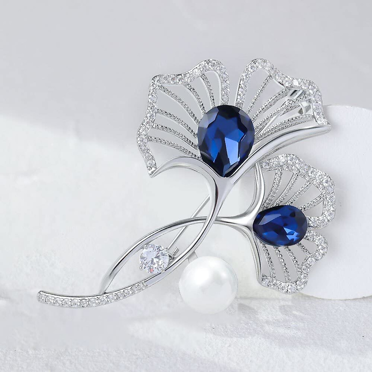 EMEGCY Ginkgo Leaf Brooch for Women Blue Crystal Ginkgo Brooch Pearl Ginkgo Biloba Booch Jewelry Birthday Gift for Wife Mom