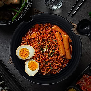 Kimi Cuisine Ramen Bowl Set of 2, 8pcs Total with Chopsticks, Black Melamine Bowls with Soup Ladle Spoons, Saucer Cups and Large 37 oz