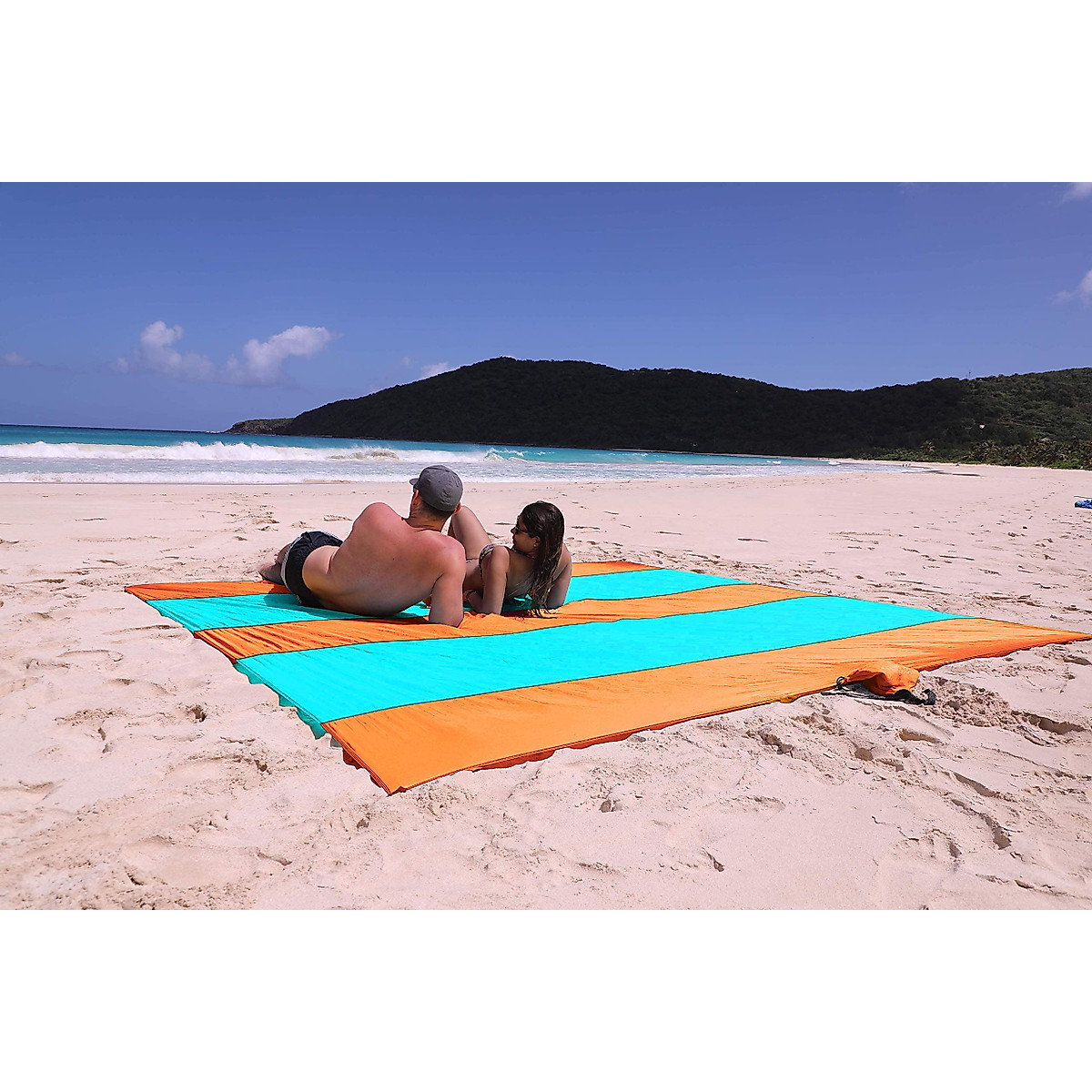 AQUATUS Premium XXL Beach Blanket Sandproof Water Resistant Quick Dry Mat 10ft by 9ft for 1-8 Adults with 4 Metal Stakes, 4 Corner Pockets, Secure Clip and Strap, and Attached Bag