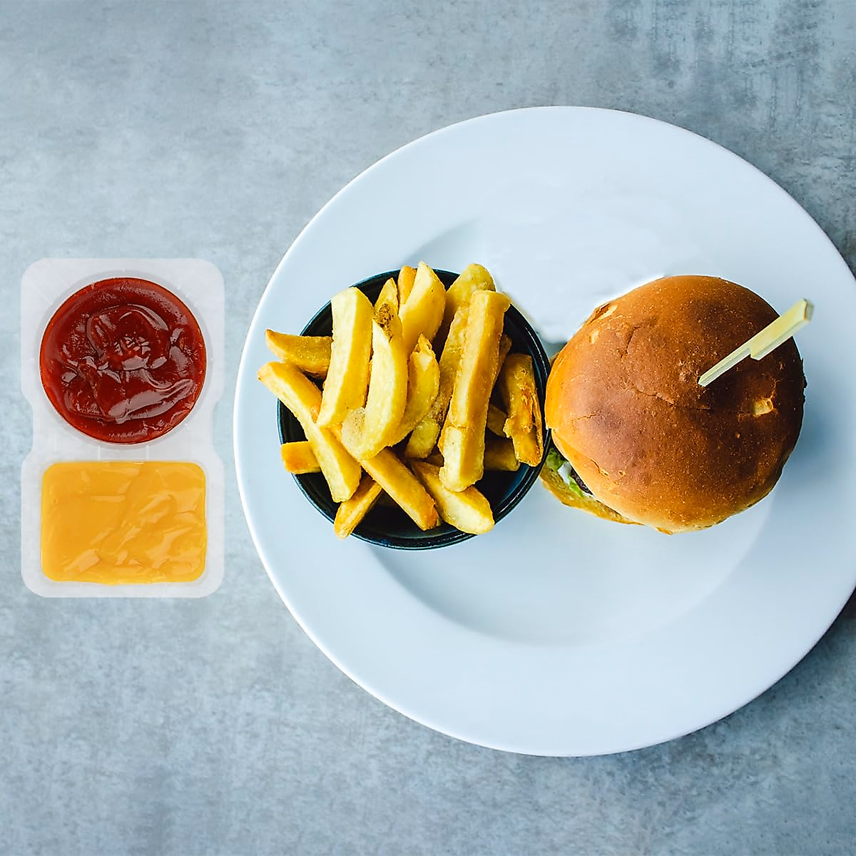 JUSTASHOW 50 Pack Double Compartment Condiment Container with Lid, 5oz Disposable Small Snack Container 2 Compartment for Meal Prep, Salad Dressing, Dipping Sauce, Travel Snacks