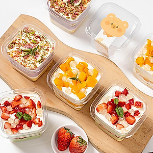Qeirudu 50 Pack 12 oz Plastic Parfait Cups with Lids and Sporks, Disposable Square Dessert Cups with Lids Cake Containers for Fruits Oatmeal Yogurt Mousse Ice Creams Strawberry Shortcake