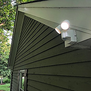 IQ America LB1403WH Battery Powered Indoor Outdoor Weatherproof LED Motion Security Motion Floodlight, 280 lumens, Wall & Eave Mount Pivots & Rotates, Sheds Yard Garage Stairways Decks Piers RV