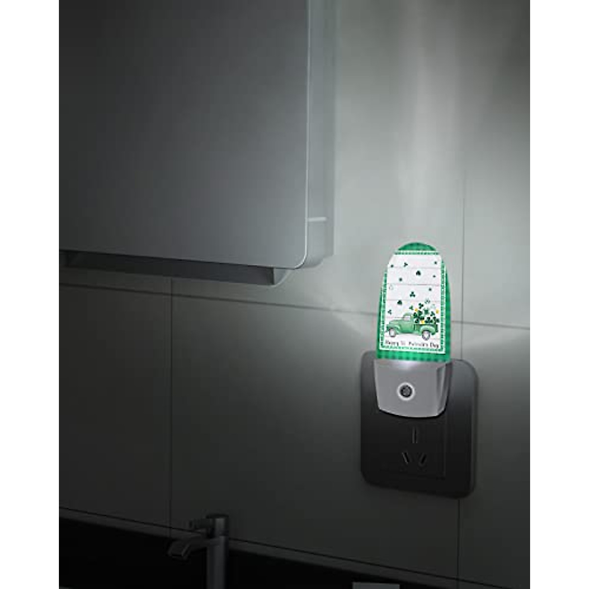 St. Patrick's Day Night Light, LED Plug in Night Light, Green Checkered Board Truck Clover on Wood Night Lights with Dusk to Dawn Sensor Decorative Kids/Adults Nightlight for Bedroom Bathroom