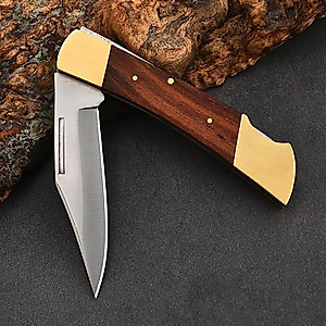 Generic Outdoor Camping Pouch Folding Knife - with 3.54-Inch Stainless Steel Blade, Sharp And Durable - Pocket Knife, Compact And Easy to Carry And Store, A Suitable Gift for Men And Women, Brown