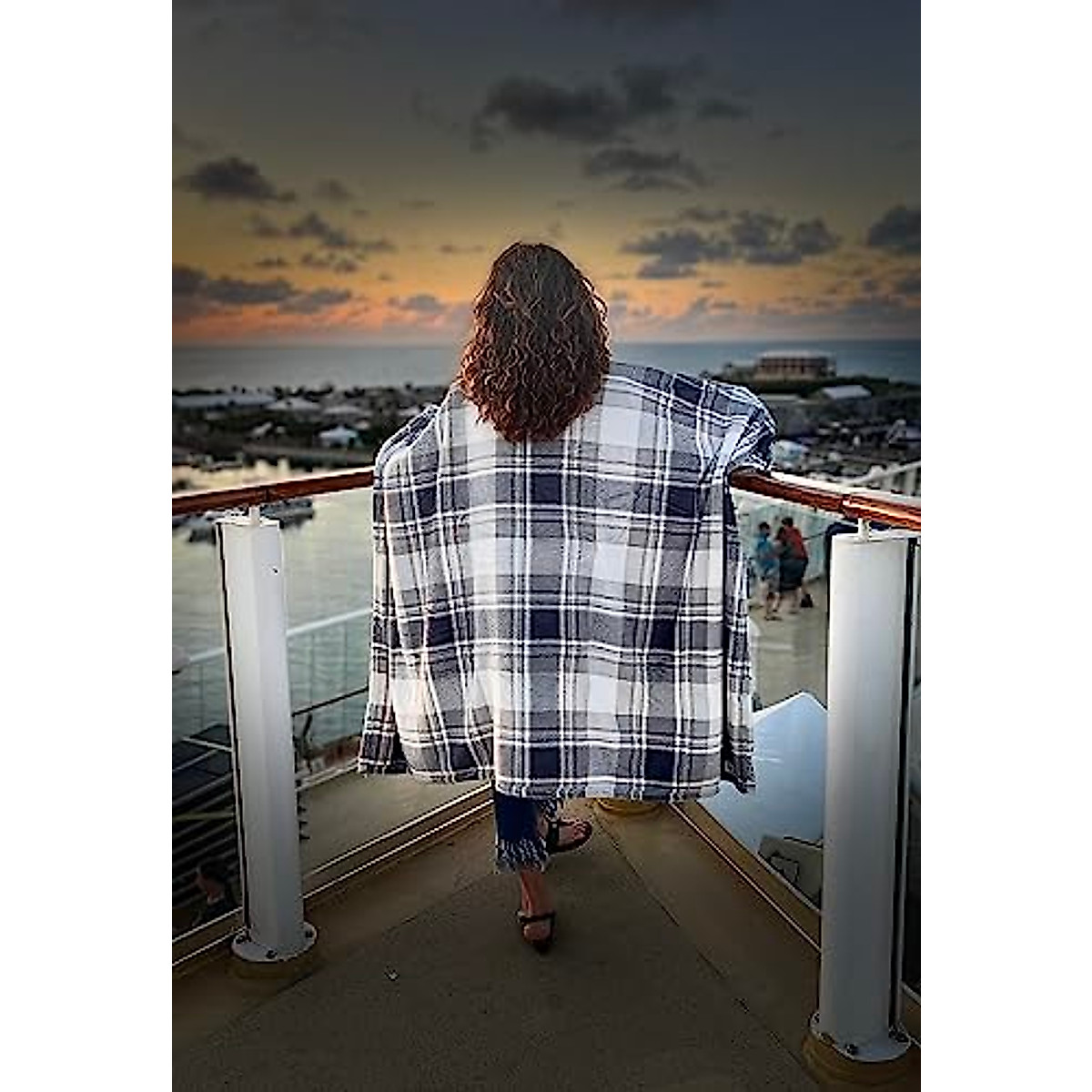 Cozy Winter Fall Grey Throw Blanket: Soft Shades of Gray White Beige Plaid Plaid Design Accent for Sofa Couch Chair Bed Dorm