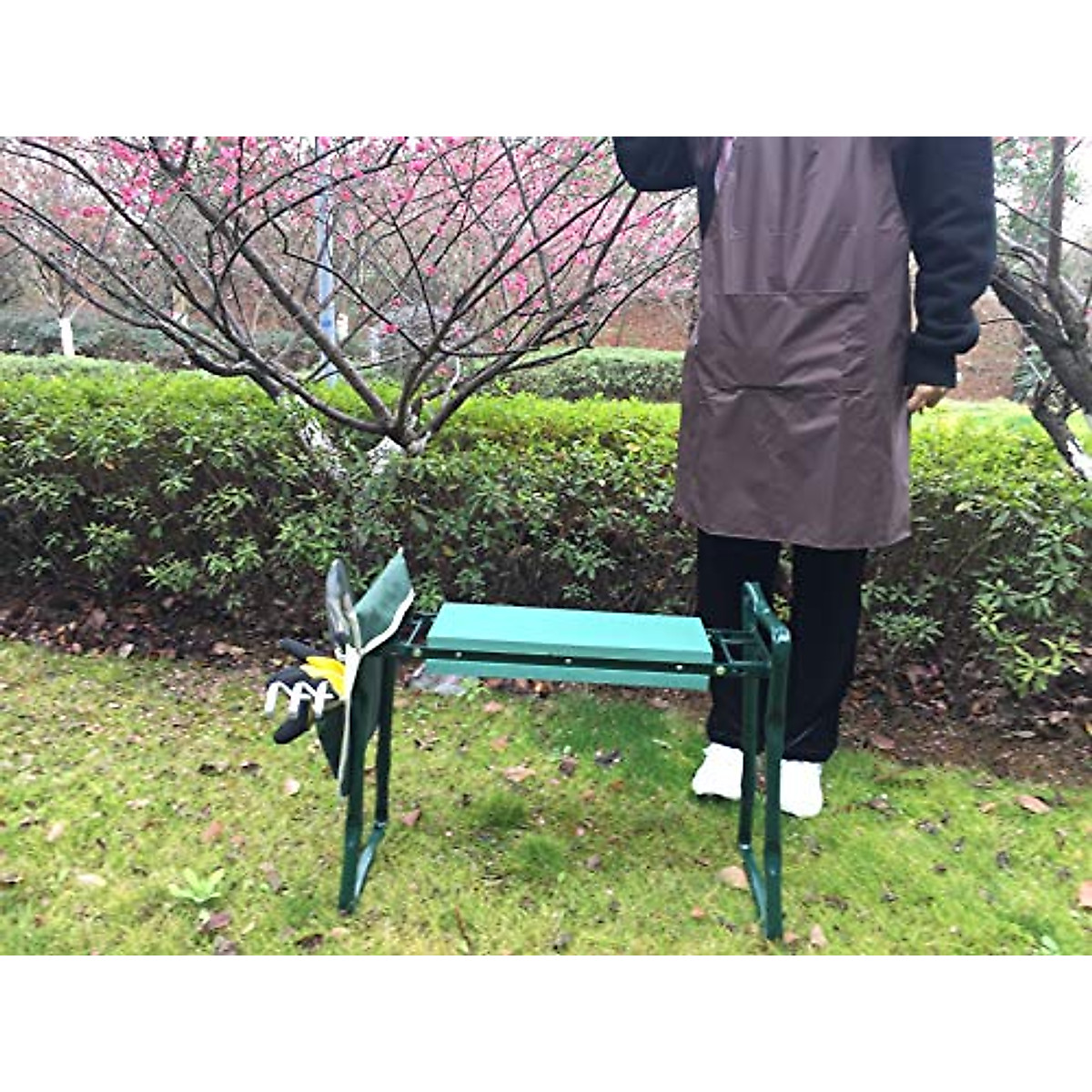 INMTIE 2-in-1 Garden Kneeler and Seat Gardening Chair Protects Your Kneesb Foldable Garden Bench Garden Stools Bench Comes with A Free Tool Pouch EVA Foam Pad (Green)