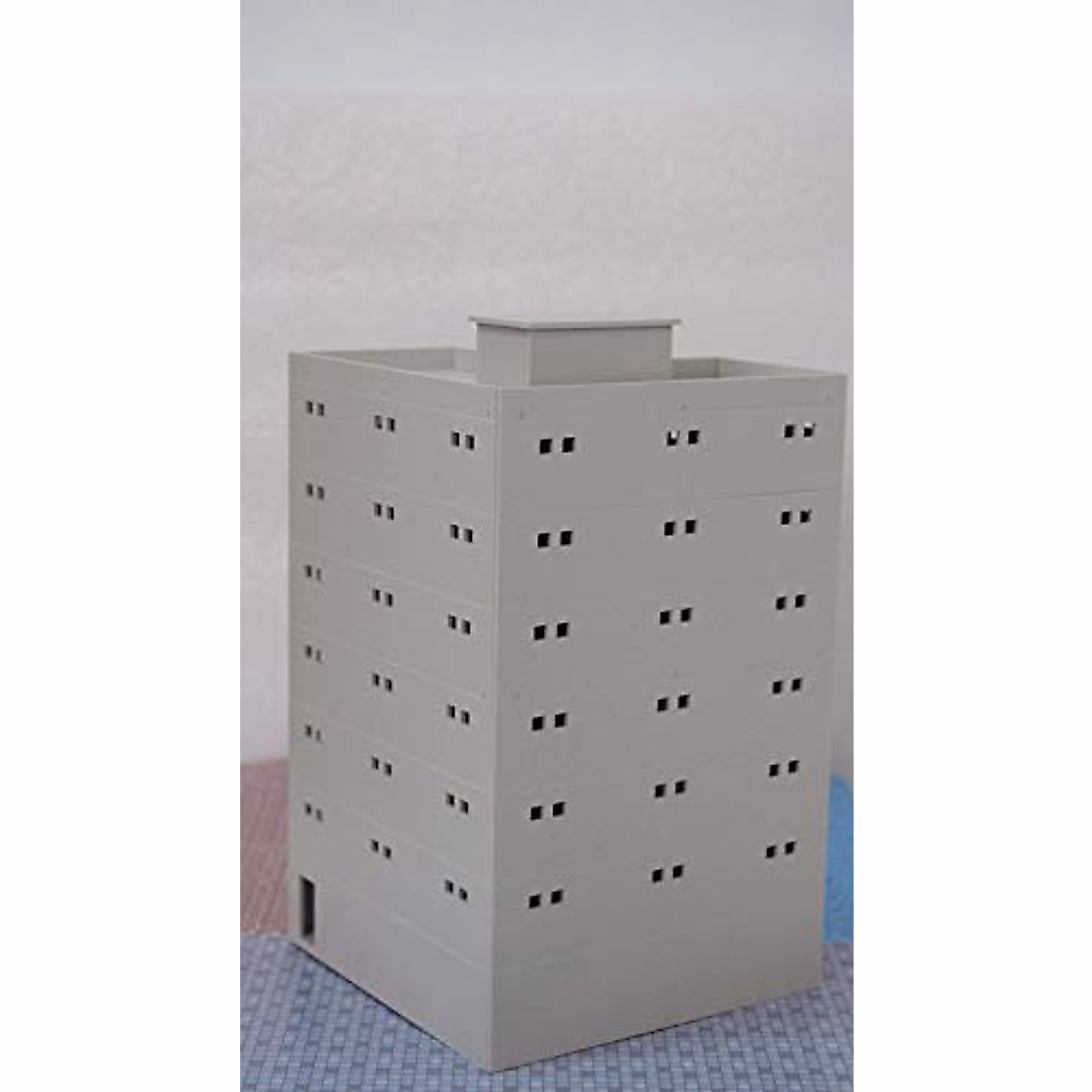 Outland Models Railway Modern Large Business Building / Office N Scale 1:160