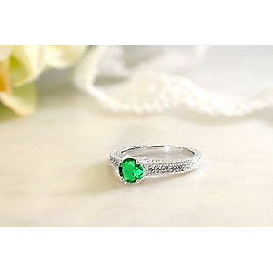 Gem Stone King 925 Sterling Silver Green Simulated Emerald and White Diamond Women Engagement Ring (0.94 Ct Round 6MM, Available In Size 5, 6, 7, 8, 9)