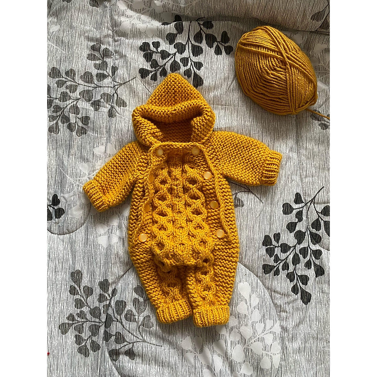 Estako Megastar, 75% Acrylic 25% Wool yarn, Soft, Chunky Bulky weight #5 for Crochet and Knitting 3.52 Oz (100g) / 120 Yrds (110m) (60187-White)