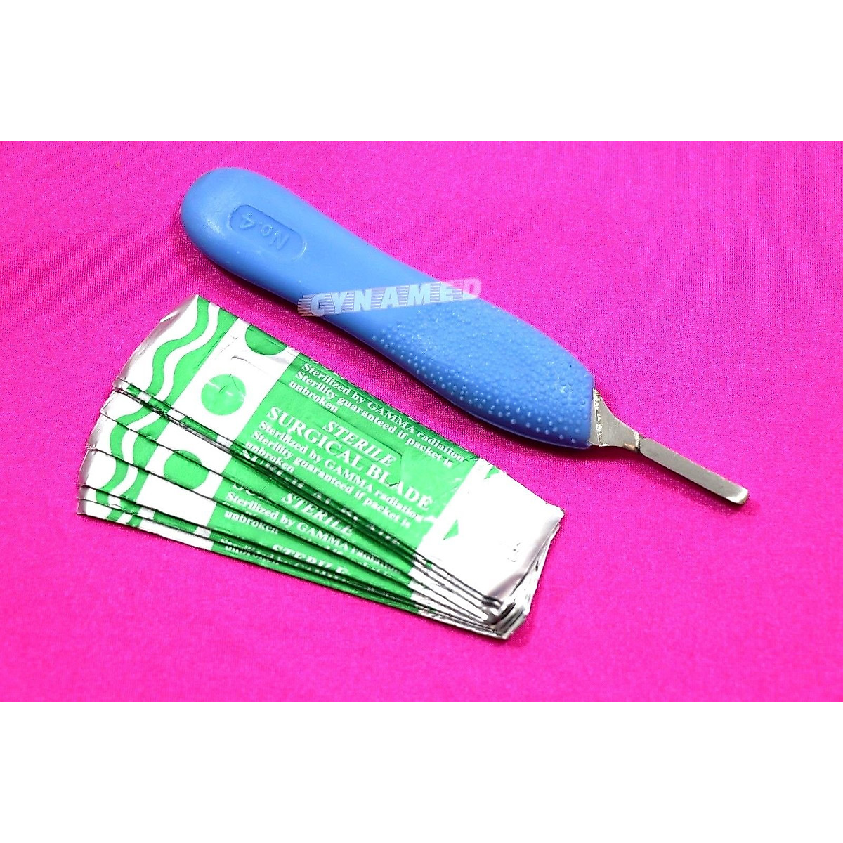 100 Scalpel Blades #21 with #4 Plastic Scalpel Handle Suitable for Dermaplaning (CYNAMED)