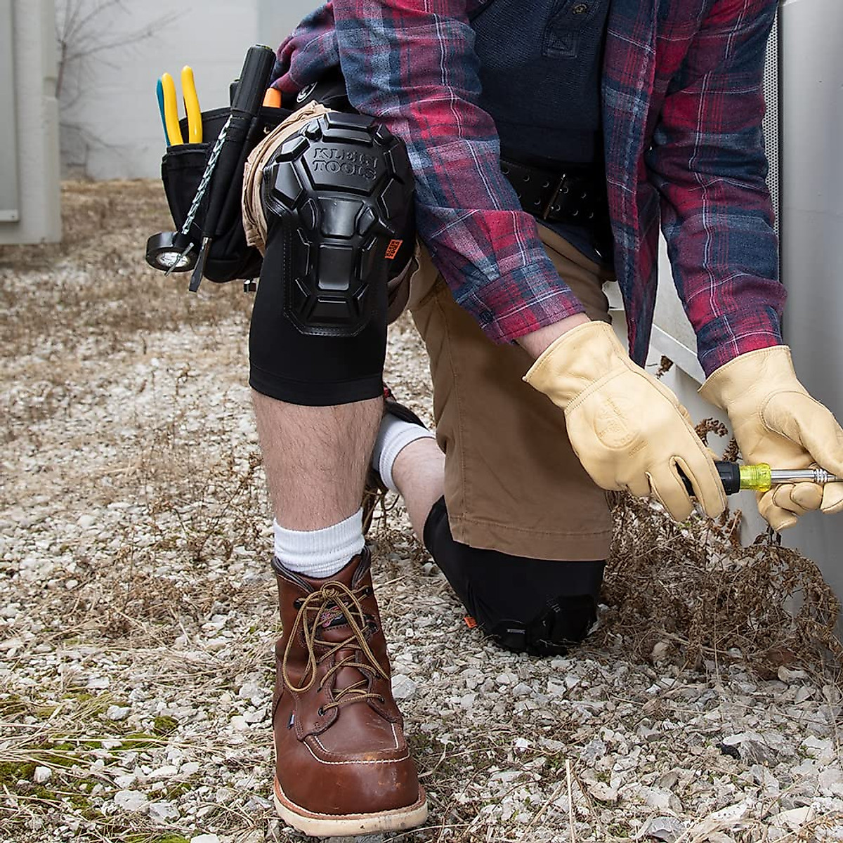 Klein Tools 60511 Knee Pad, Heavy Duty Padded Knee Sleeves, Breathable Mesh Back, Elastic Cuff with Slip-Resistant Silicone, Black, M/L