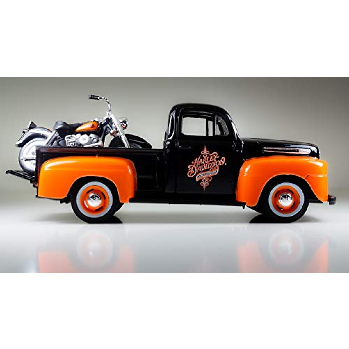 Maisto 1:24 W/B Harley Davidson 1948 Ford F1 Pick UP & FLH Duo Glide 1958