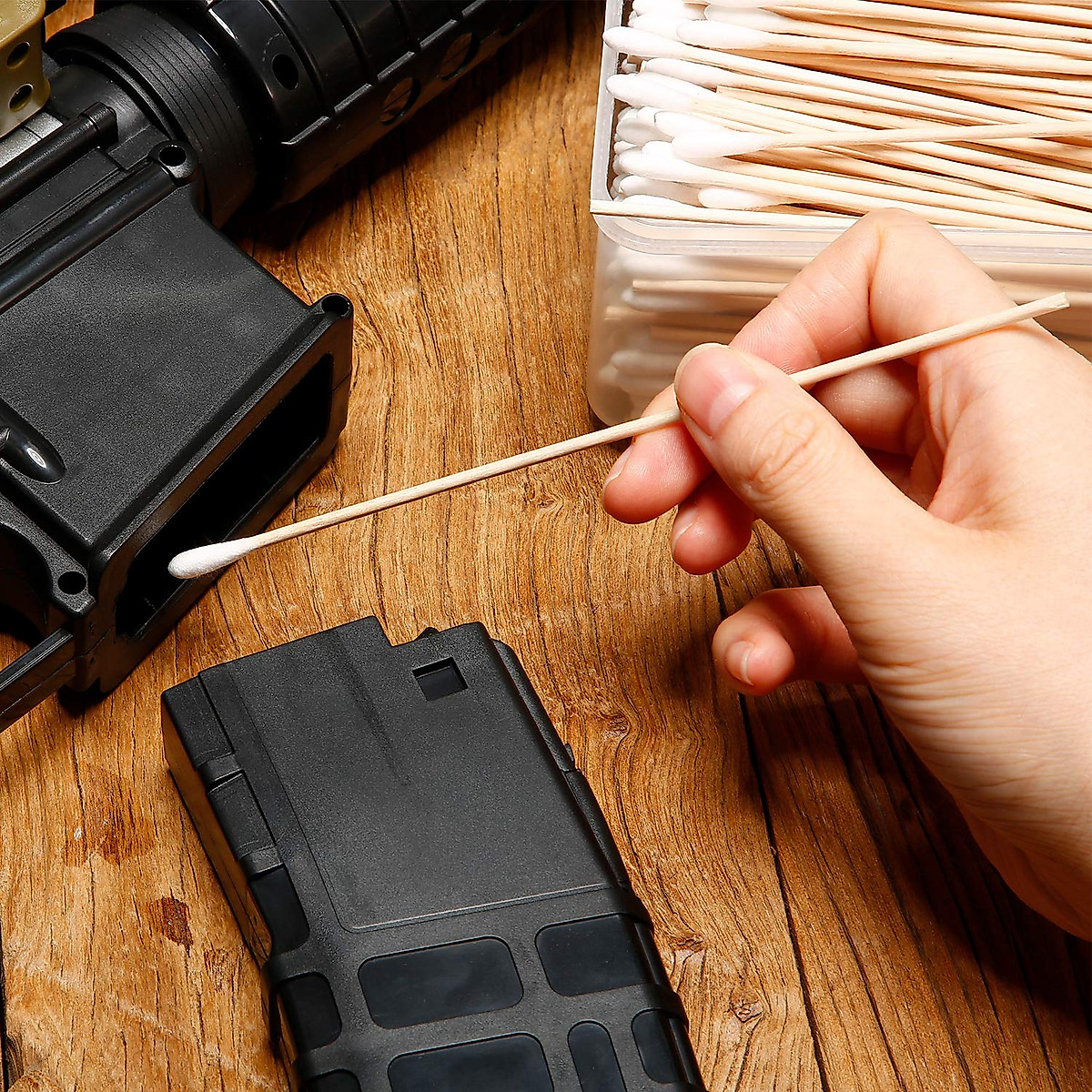 Norme 6 Inch 500 Pcs Long Cotton Swabs with Wooden Handles Cleaning Swabs Cotton Buds for Oil Makeup Eye Ears Eyeshadow Brush and Remover Tool in Storage Case(Round Tip)