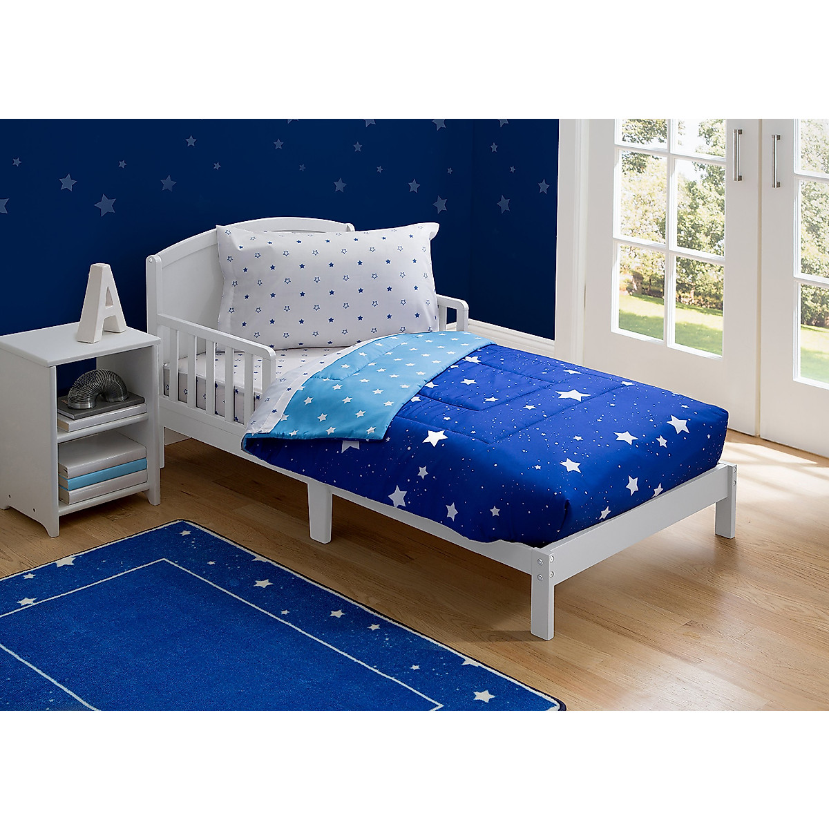 Delta Children 4 Piece Toddler Bedding Set for Boys - Reversible 2-in-1 Comforter - Includes Fitted Comforter to Keep Little Ones Snug, Bottom Sheet, Top Sheet, Pillow Case - Blue Stars